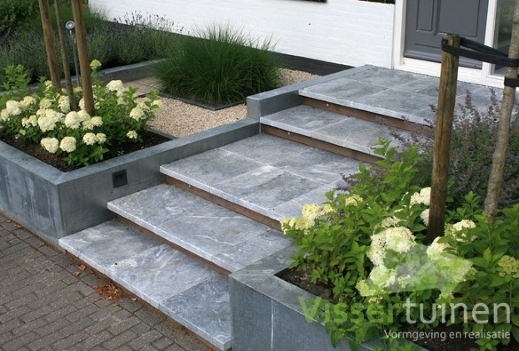 Strakke & robuuste voortuin | De Tuinen van Appeltern