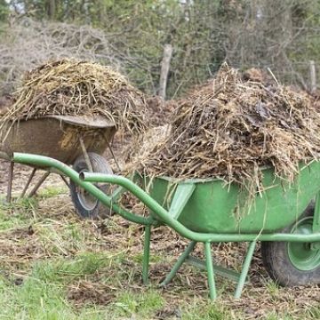 Bemesting van nog braak liggende grond | De Tuinen van Appeltern