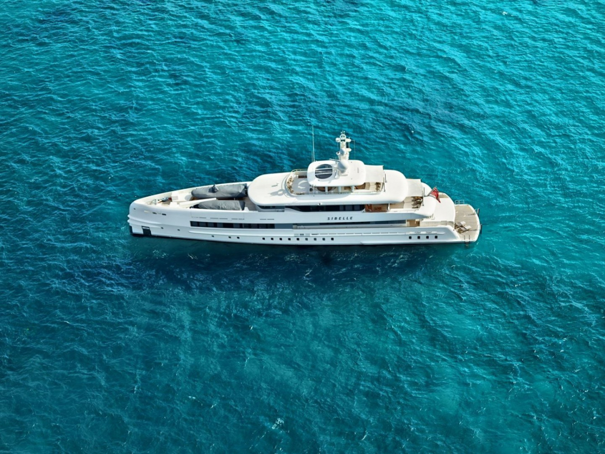 50 MTR CUSTOM FDHF (499GT) | Omega Architects